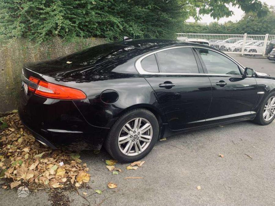 Black Jaguar XF 2013 in Siauliai, with an engine capacity of 2.18 L and mileage of 233 thousand km for 3350 €, photo 3 on AUTOMOTO.COM.LV
