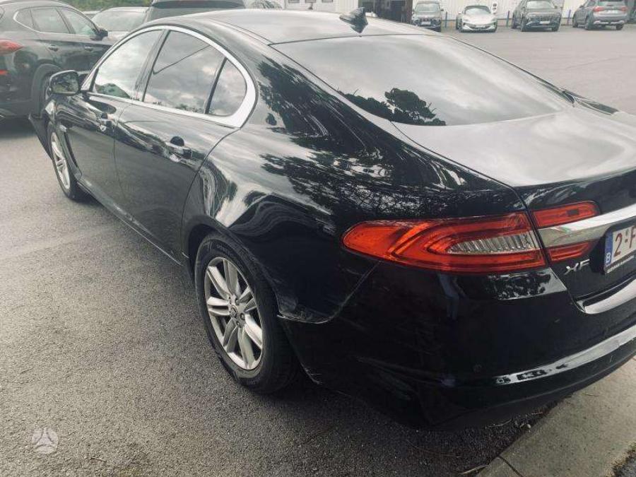 Black Jaguar XF 2013 in Siauliai, with an engine capacity of 2.18 L and mileage of 233 thousand km for 3350 €, photo 4 on AUTOMOTO.COM.LV