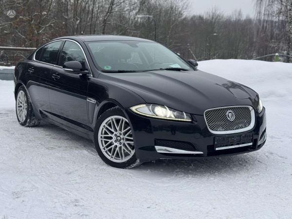 Black Jaguar XF 2013 in Vilnius, with an engine capacity of 2.18 L and mileage of 242 thousand km for 7500 €, photo 8 on AUTOMOTO.COM.LV