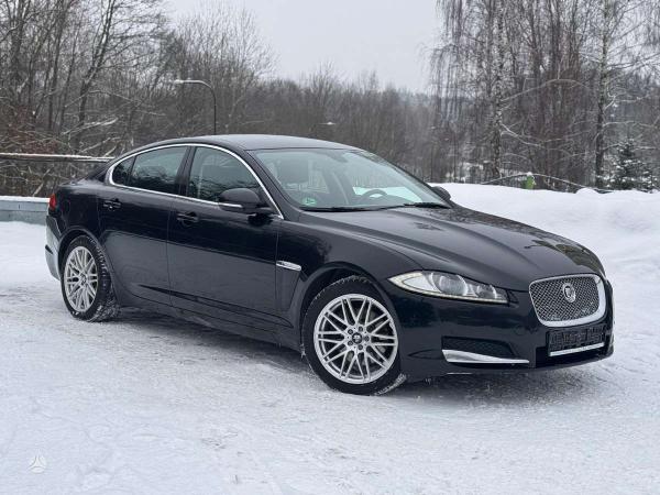 Black Jaguar XF 2013 in Vilnius, with an engine capacity of 2.18 L and mileage of 242 thousand km for 7500 €, photo 9 on AUTOMOTO.COM.LV