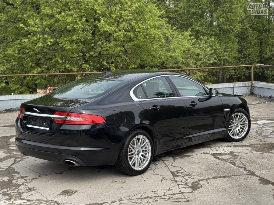 Black Jaguar XF 2013 in Vilnius, with an engine capacity of 2.20 L and mileage of 242 thousand km for 7100 €, photo 4 on AUTOMOTO.COM.LV