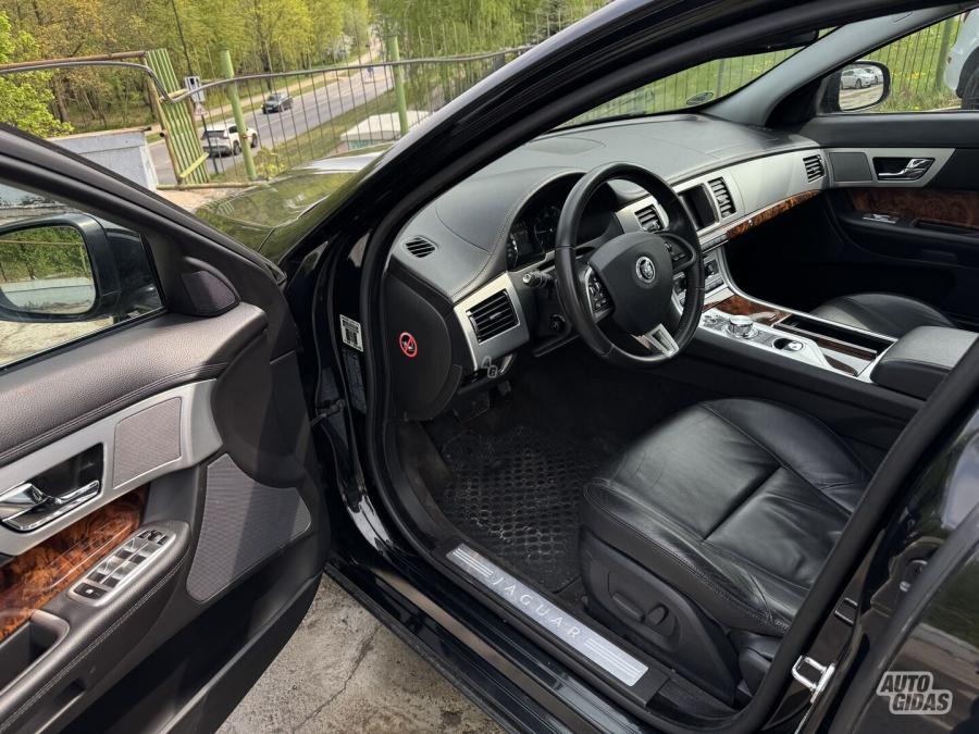 Black Jaguar XF 2013 in Vilnius, with an engine capacity of 2.20 L and mileage of 242 thousand km for 7100 €, photo 7 on AUTOMOTO.COM.LV