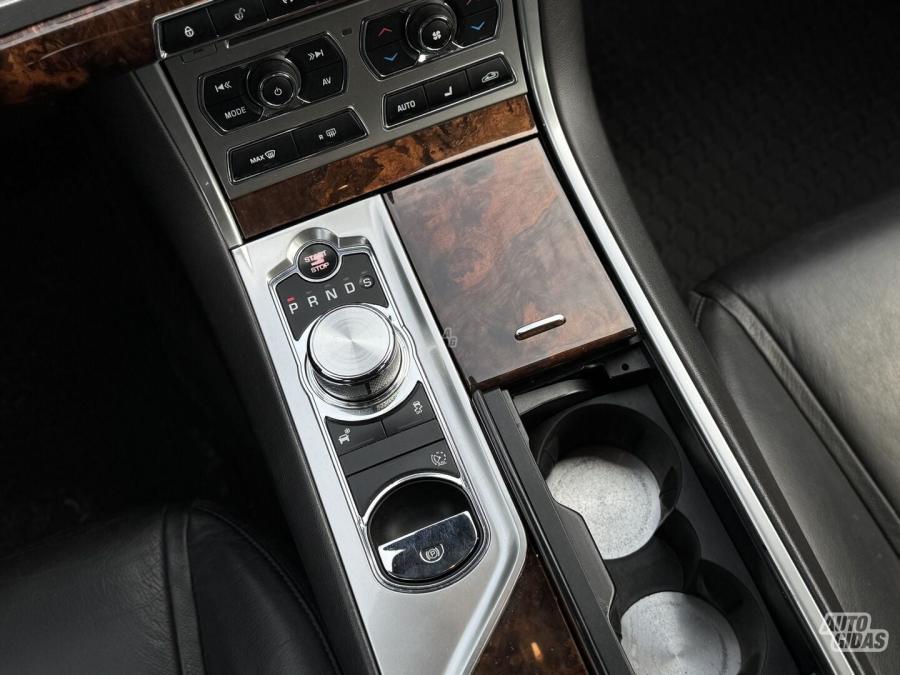 Black Jaguar XF 2013 in Vilnius, with an engine capacity of 2.20 L and mileage of 242 thousand km for 7100 €, photo 8 on AUTOMOTO.COM.LV