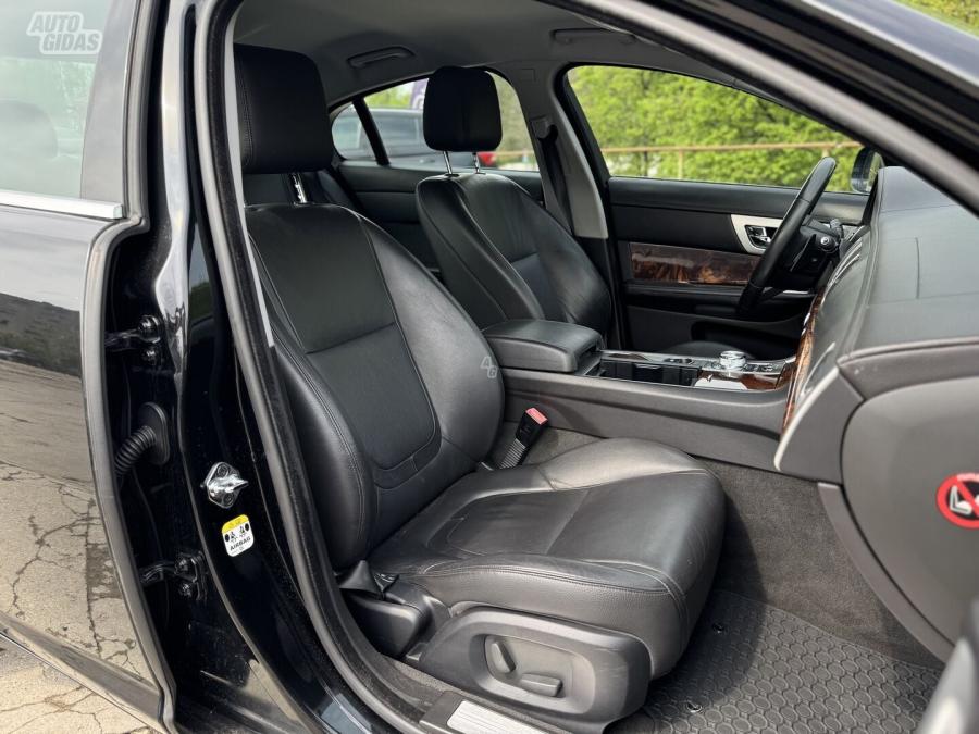 Black Jaguar XF 2013 in Vilnius, with an engine capacity of 2.20 L and mileage of 242 thousand km for 7100 €, photo 10 on AUTOMOTO.COM.LV