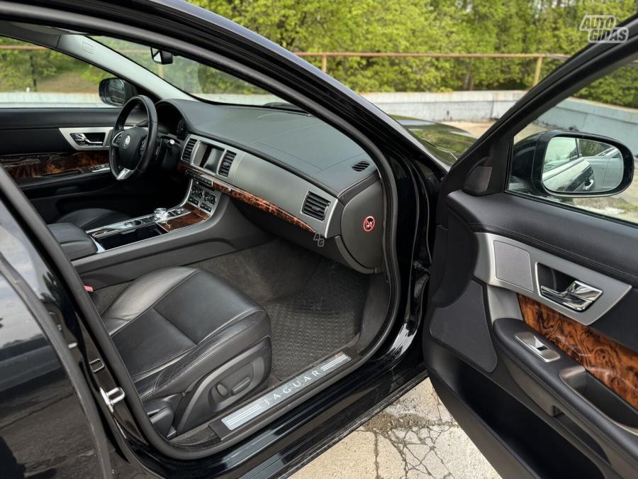 Black Jaguar XF 2013 in Vilnius, with an engine capacity of 2.20 L and mileage of 242 thousand km for 7100 €, photo 19 on AUTOMOTO.COM.LV