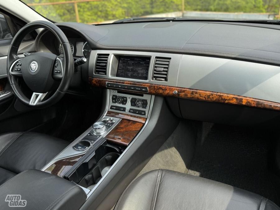 Black Jaguar XF 2013 in Vilnius, with an engine capacity of 2.20 L and mileage of 242 thousand km for 7100 €, photo 21 on AUTOMOTO.COM.LV