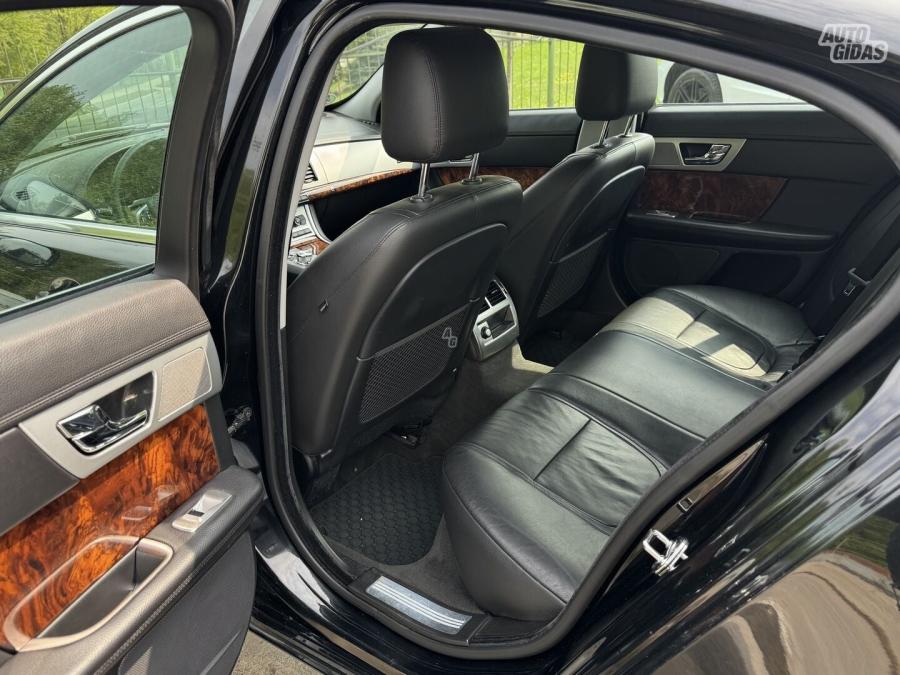 Black Jaguar XF 2013 in Vilnius, with an engine capacity of 2.20 L and mileage of 242 thousand km for 7100 €, photo 27 on AUTOMOTO.COM.LV