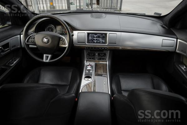 Black Jaguar XF 2013 in Jelgava, with an engine capacity of 3.00 L and mileage of 267 thousand km for 9900 €, photo 9 on AUTOMOTO.COM.LV