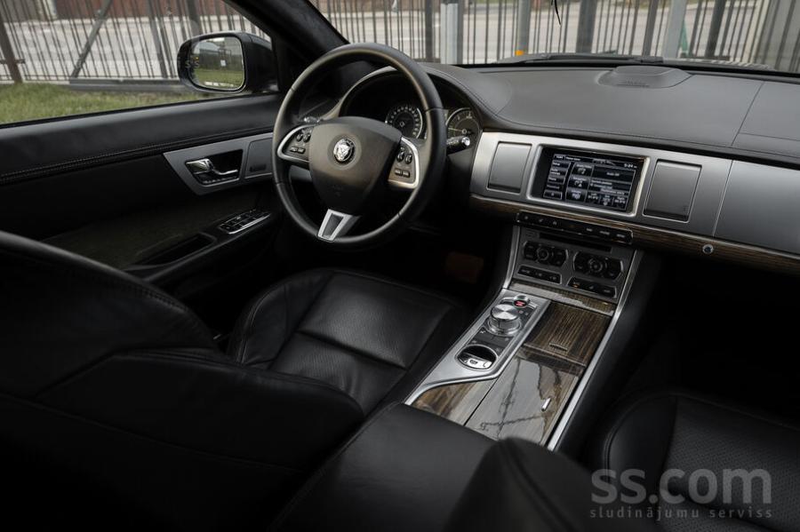 Melns Jaguar XF 2013 Jelgava, ar dzinēja tilpumu 3.00 L un nobraukumu 267 tūkst. km par 9900 €, foto 9 vietnē AUTOMOTO.COM.LV
