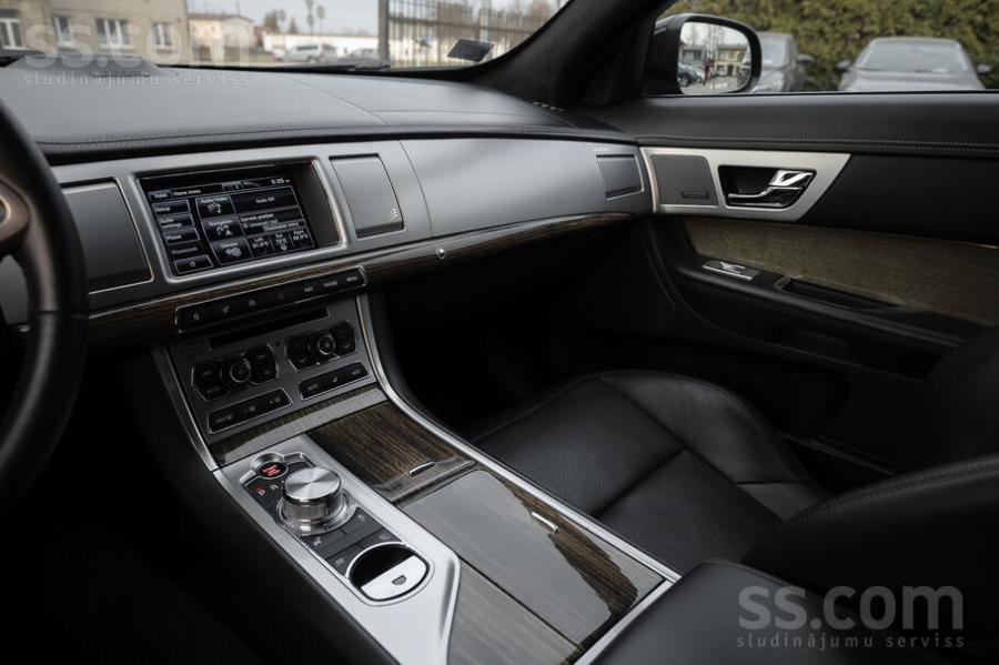 Melns Jaguar XF 2013 Jelgava, ar dzinēja tilpumu 3.00 L un nobraukumu 267 tūkst. km par 9900 €, foto 11 vietnē AUTOMOTO.COM.LV