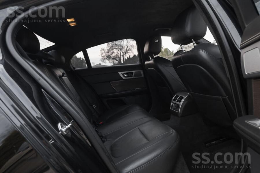 Melns Jaguar XF 2013 Jelgava, ar dzinēja tilpumu 3.00 L un nobraukumu 267 tūkst. km par 9900 €, foto 18 vietnē AUTOMOTO.COM.LV