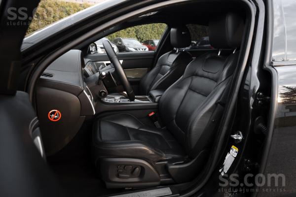 Black Jaguar XF 2013 in Jelgava, with an engine capacity of 3.00 L and mileage of 267 thousand km for 9900 €, photo 7 on AUTOMOTO.COM.LV