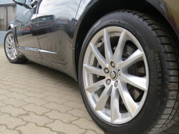 Black Jaguar XF 2013 in Riga, with an engine capacity of 2.20 L and mileage of 260 thousand km for 8490 €, photo 8 on AUTOMOTO.COM.LV
