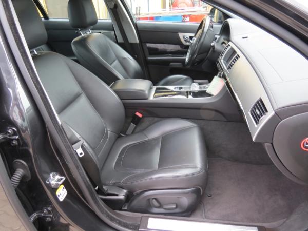 Black Jaguar XF 2013 in Riga, with an engine capacity of 2.20 L and mileage of 278 thousand km for 8990 €, photo 3 on AUTOMOTO.COM.LV