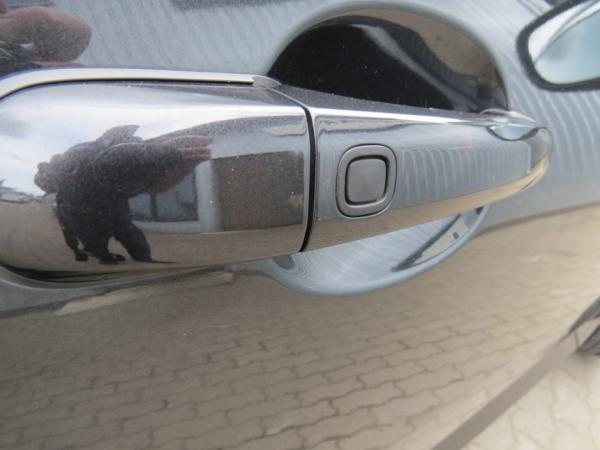 Black Jaguar XF 2013 in Riga, with an engine capacity of 2.20 L and mileage of 278 thousand km for 8990 €, photo 5 on AUTOMOTO.COM.LV