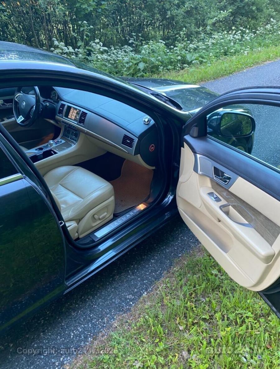 Melns Jaguar XF 2013 Jehvi, ar dzinēja tilpumu 2.20 L un nobraukumu 275 tūkst. km par 5990 €, foto 4 vietnē AUTOMOTO.COM.LV