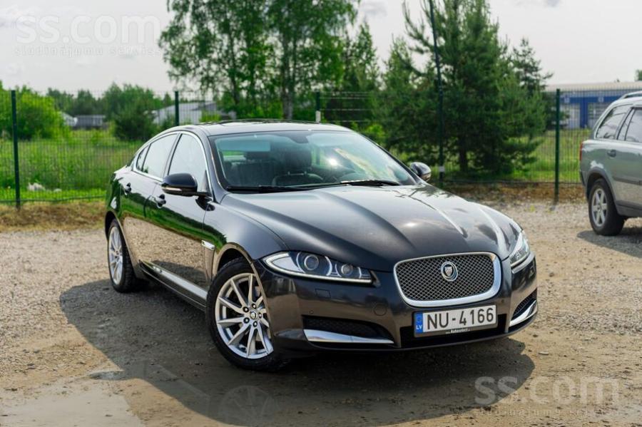 Black Jaguar XF 2013 in Riga, with an engine capacity of 2.20 L and mileage of 279 thousand km for 8990 €, photo 4 on AUTOMOTO.COM.LV