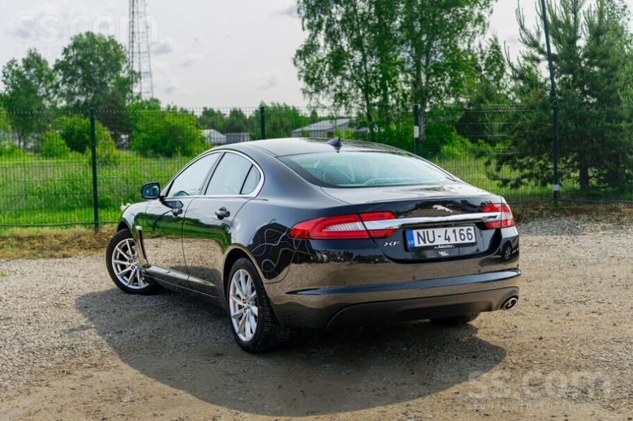 Black Jaguar XF 2013 in Riga, with an engine capacity of 2.20 L and mileage of 279 thousand km for 8990 €, photo 5 on AUTOMOTO.COM.LV