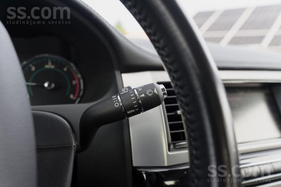 Black Jaguar XF 2013 in Riga, with an engine capacity of 2.20 L and mileage of 279 thousand km for 8990 €, photo 16 on AUTOMOTO.COM.LV