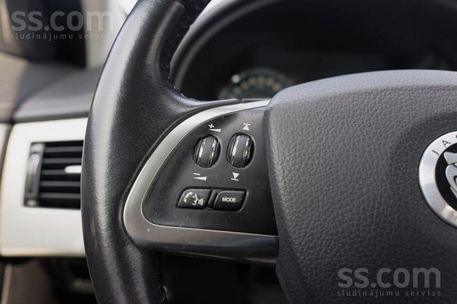Black Jaguar XF 2013 in Riga, with an engine capacity of 2.20 L and mileage of 279 thousand km for 8990 €, photo 17 on AUTOMOTO.COM.LV