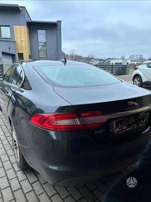 Black Jaguar XF 2014 in Vilnius, with an engine capacity of 2.18 L and mileage of 255 thousand km for 3800 €, photo 4 on AUTOMOTO.COM.LV