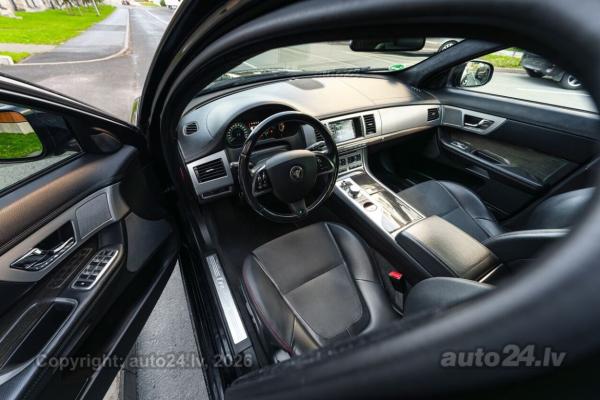 Black Jaguar XF 2014 in Tallinn, with an engine capacity of 3.00 L and mileage of 220 thousand km for 11200 €, photo 10 on AUTOMOTO.COM.LV