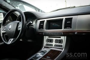 Black Jaguar XF 2014 in Riga, with an engine capacity of 2.20 L and mileage of 277 thousand km for 6990 €, photo 6 on AUTOMOTO.COM.LV