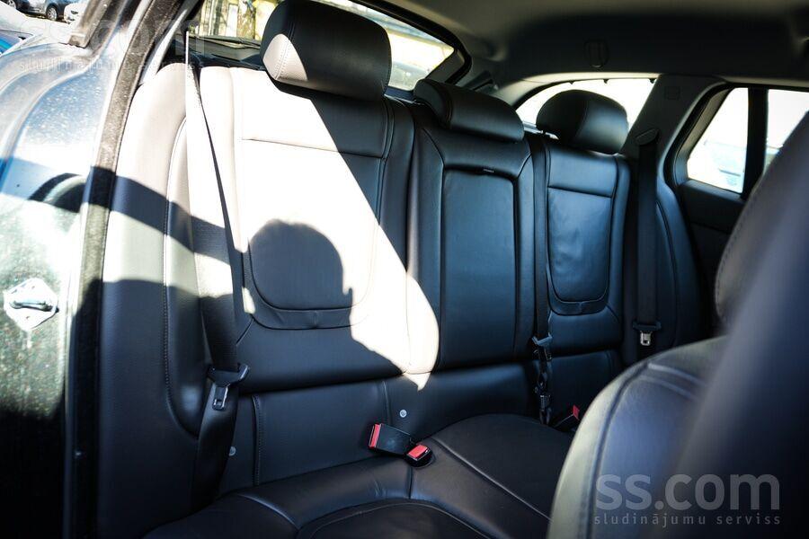 Black Jaguar XF 2014 in Riga, with an engine capacity of 2.20 L and mileage of 277 thousand km for 6990 €, photo 11 on AUTOMOTO.COM.LV