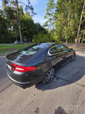 Black Jaguar XF 2014 in Riga, with an engine capacity of 2.20 L and mileage of 218 thousand km for 7000 €, photo 3 on AUTOMOTO.COM.LV