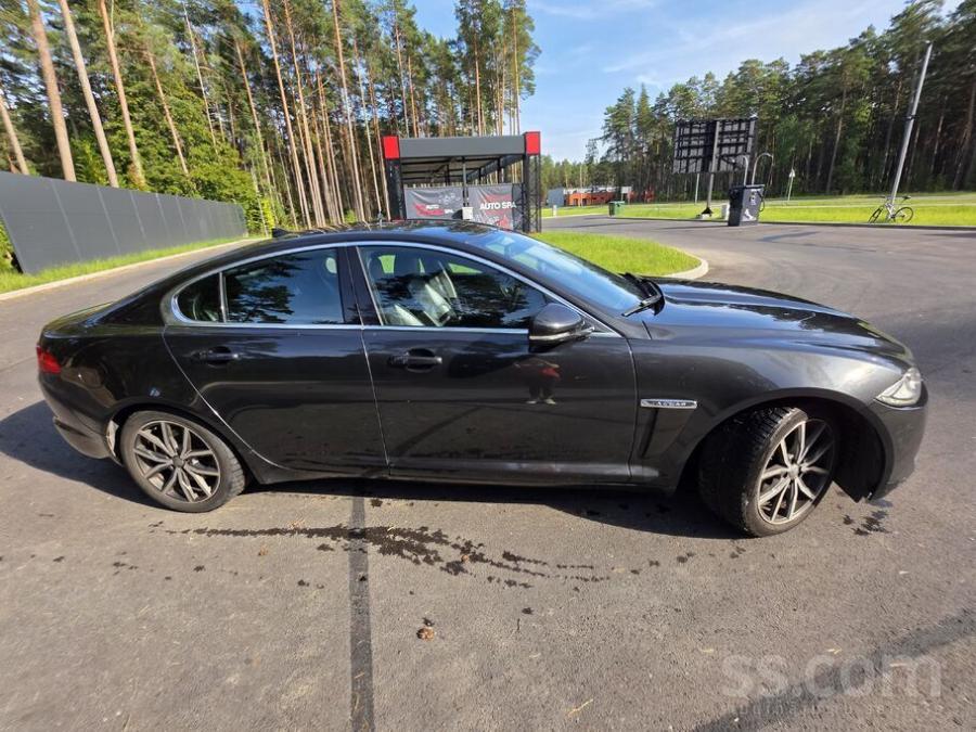 Black Jaguar XF 2014 in Riga, with an engine capacity of 2.20 L and mileage of 218 thousand km for 7000 €, photo 6 on AUTOMOTO.COM.LV