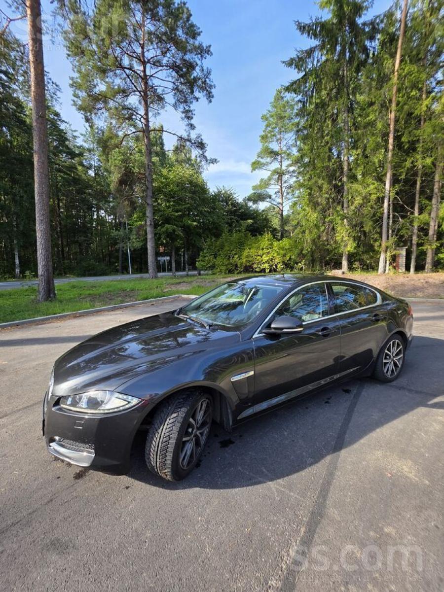 Black Jaguar XF 2014 in Riga, with an engine capacity of 2.20 L and mileage of 218 thousand km for 7000 €, photo 7 on AUTOMOTO.COM.LV