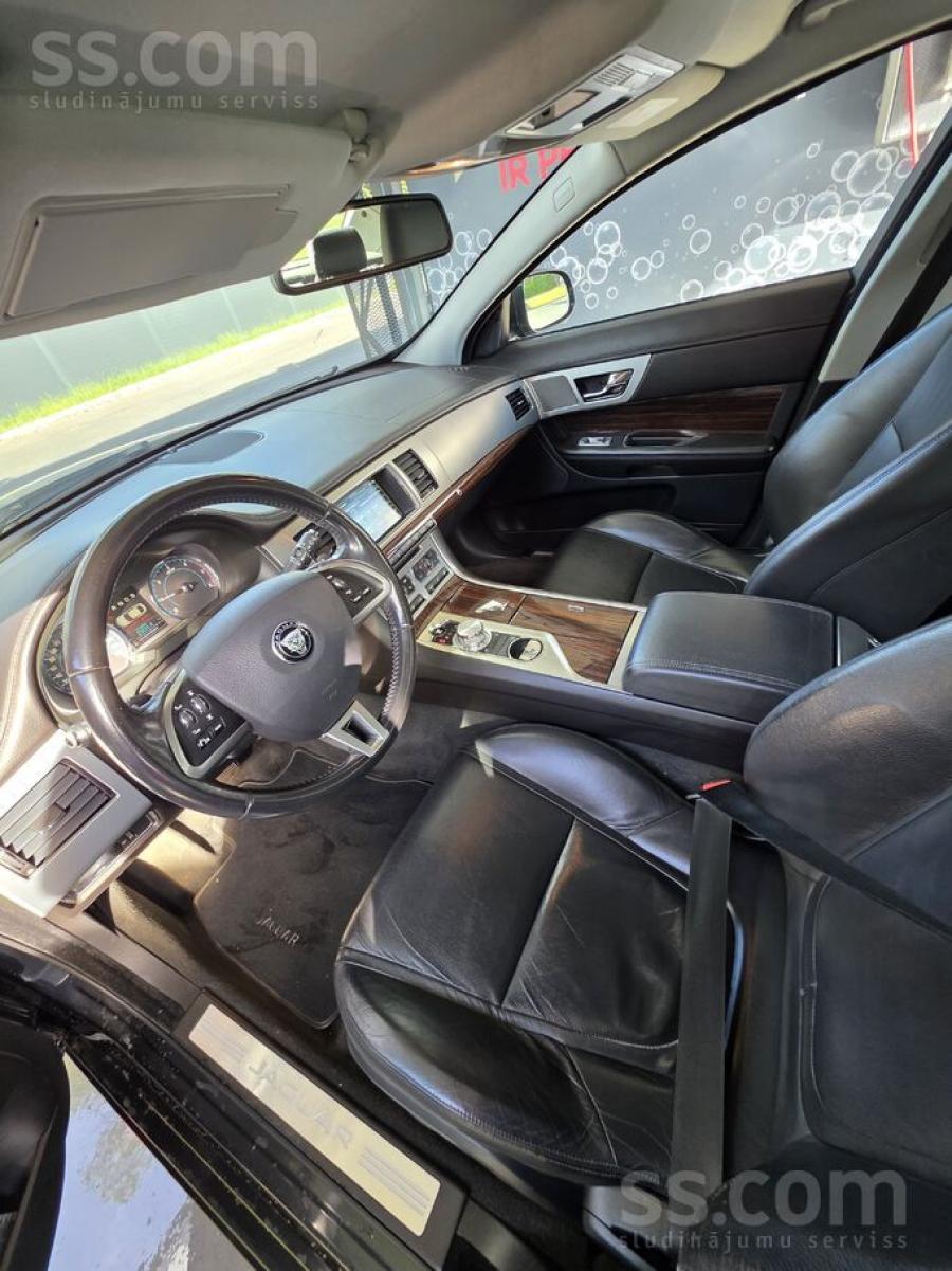 Black Jaguar XF 2014 in Riga, with an engine capacity of 2.20 L and mileage of 218 thousand km for 7000 €, photo 10 on AUTOMOTO.COM.LV