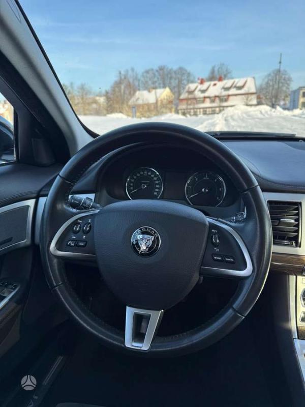 Black Jaguar XF 2015 in Klaipeda, with an engine capacity of 2.18 L and mileage of 128 thousand km for 10800 €, photo 5 on AUTOMOTO.COM.LV