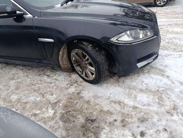 Melns Jaguar XF 2015 Tauragė, ar dzinēja tilpumu 2.18 L un nobraukumu 180 tūkst. km par 3150 €, foto 3 vietnē AUTOMOTO.COM.LV