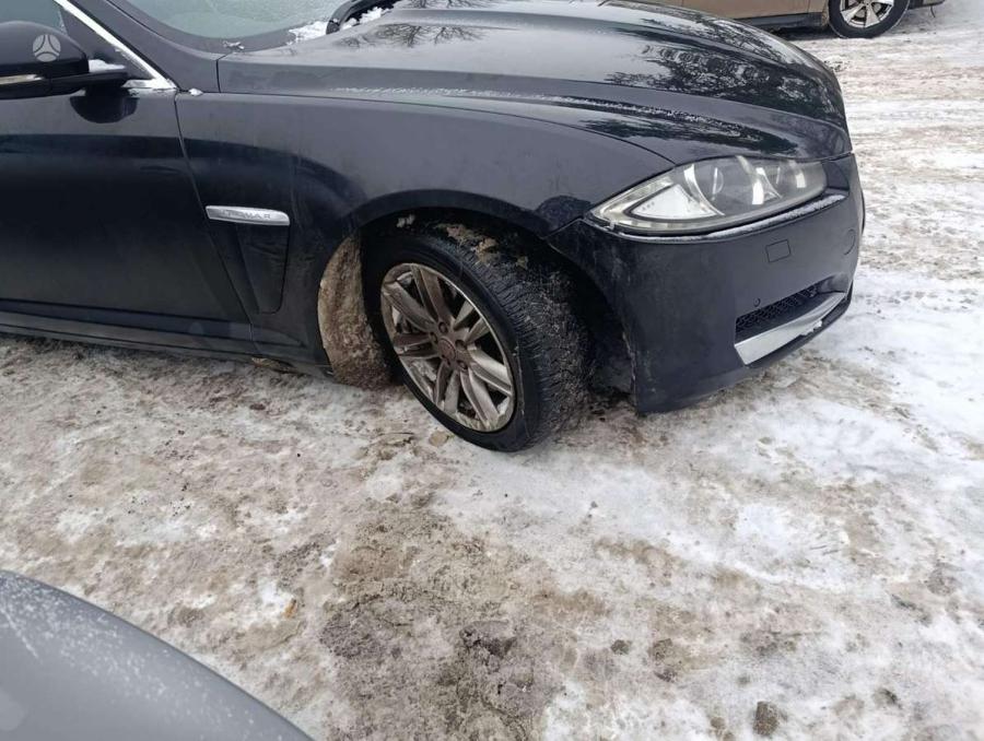 Black Jaguar XF 2015 in Taurage, with an engine capacity of 2.18 L and mileage of 180 thousand km for 3150 €, photo 3 on AUTOMOTO.COM.LV