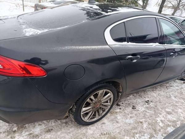Melns Jaguar XF 2015 Tauragė, ar dzinēja tilpumu 2.18 L un nobraukumu 180 tūkst. km par 3150 €, foto 6 vietnē AUTOMOTO.COM.LV