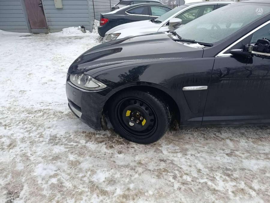 Black Jaguar XF 2015 in Taurage, with an engine capacity of 2.18 L and mileage of 180 thousand km for 3150 €, photo 12 on AUTOMOTO.COM.LV