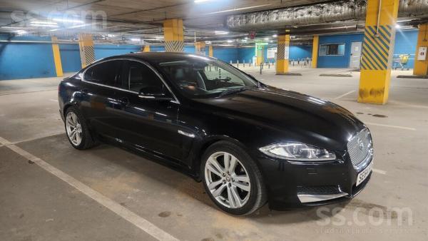 Black Jaguar XF 2015 in Jelgava, with an engine capacity of 2.20 L and mileage of 151 thousand km for 3800 €, photo 9 on AUTOMOTO.COM.LV