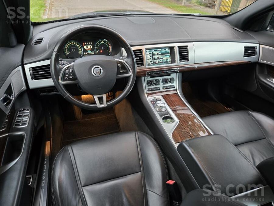 Black Jaguar XF 2015 in Jurmala, with an engine capacity of 2.20 L and mileage of 185 thousand km for 8500 €, photo 9 on AUTOMOTO.COM.LV