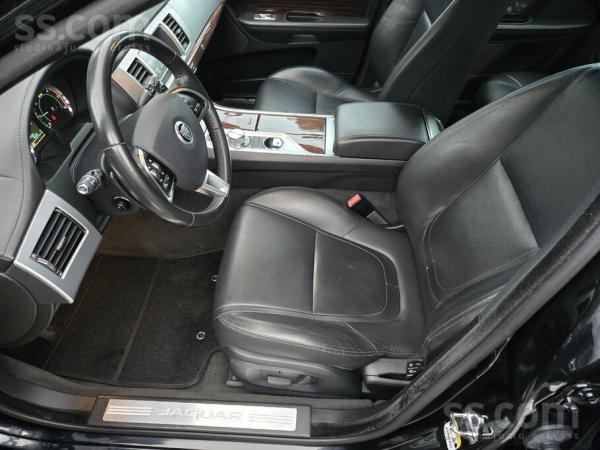 Black Jaguar XF 2015 in Jurmala, with an engine capacity of 2.20 L and mileage of 185 thousand km for 8500 €, photo 9 on AUTOMOTO.COM.LV