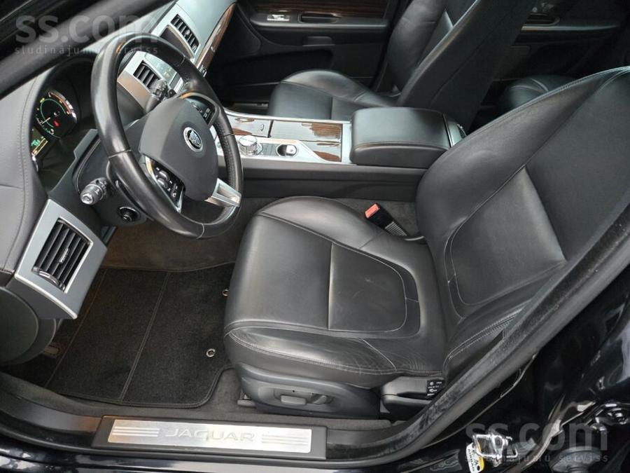 Black Jaguar XF 2015 in Jurmala, with an engine capacity of 2.20 L and mileage of 185 thousand km for 8500 €, photo 10 on AUTOMOTO.COM.LV