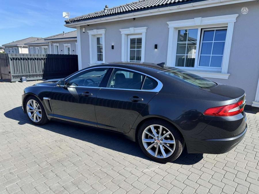 Black Jaguar XF 2015 in Klaipeda, with an engine capacity of 2.18 L and mileage of 136 thousand km for 9300 €, photo 3 on AUTOMOTO.COM.LV