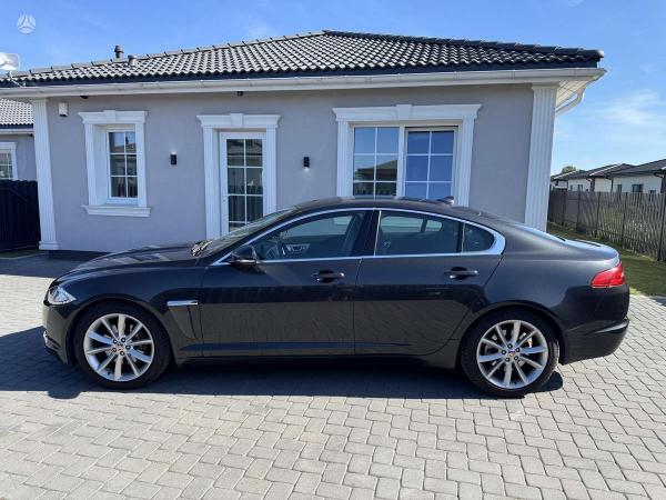 Black Jaguar XF 2015 in Klaipeda, with an engine capacity of 2.18 L and mileage of 136 thousand km for 9300 €, photo 6 on AUTOMOTO.COM.LV