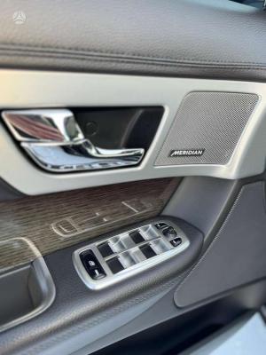 Black Jaguar XF 2015 in Klaipeda, with an engine capacity of 2.18 L and mileage of 136 thousand km for 9300 €, photo 11 on AUTOMOTO.COM.LV