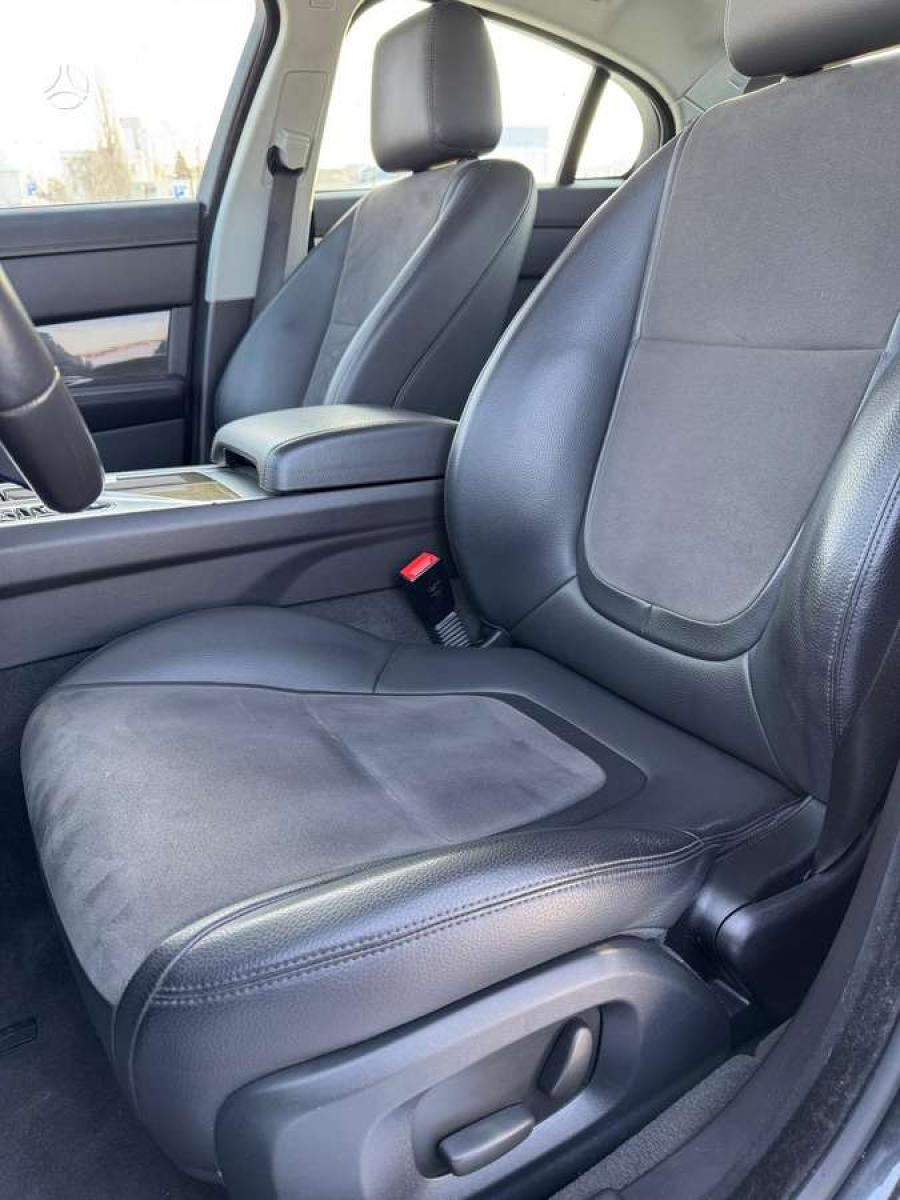 Black Jaguar XF 2015 in Klaipeda, with an engine capacity of 2.18 L and mileage of 136 thousand km for 9300 €, photo 12 on AUTOMOTO.COM.LV