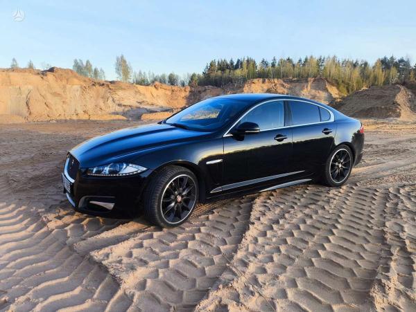 Black Jaguar XF 2015 in Vilnius, with an engine capacity of 2.18 L and mileage of 232 thousand km for 7450 €, photo 5 on AUTOMOTO.COM.LV