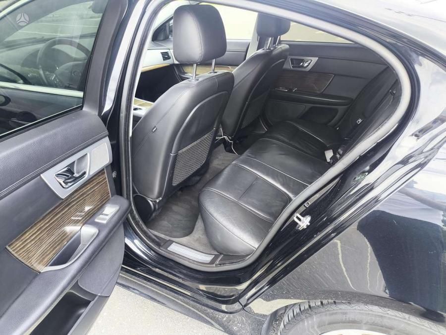 Melns Jaguar XF 2015 Viļņa, ar dzinēja tilpumu 2.18 L un nobraukumu 232 tūkst. km par 7450 €, foto 13 vietnē AUTOMOTO.COM.LV