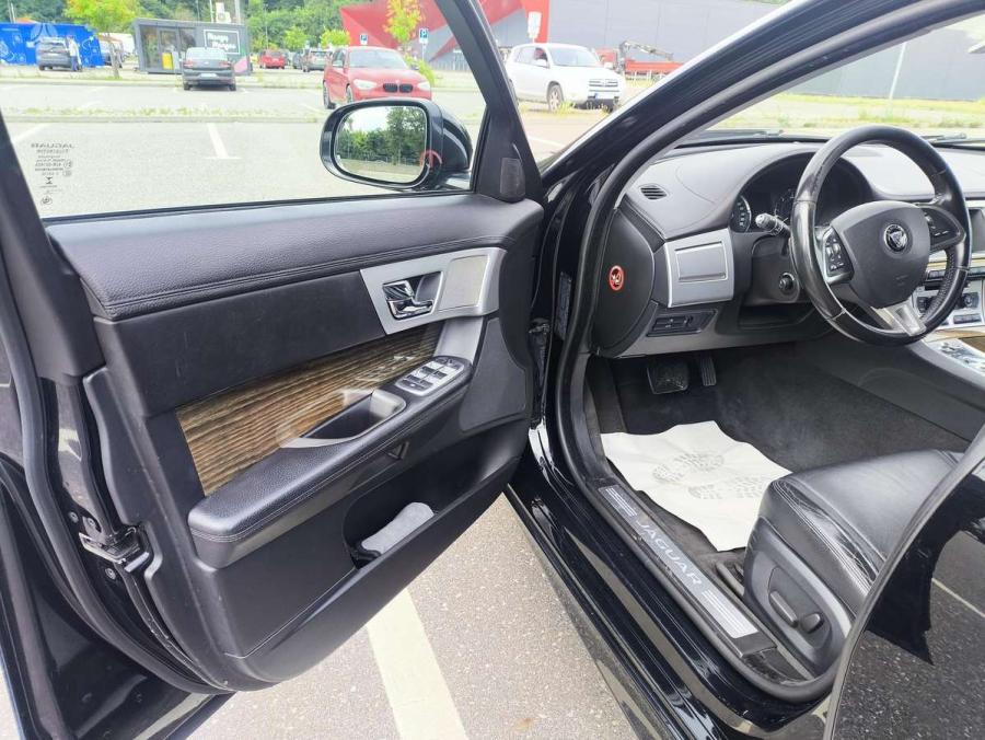 Melns Jaguar XF 2015 Viļņa, ar dzinēja tilpumu 2.18 L un nobraukumu 232 tūkst. km par 7450 €, foto 14 vietnē AUTOMOTO.COM.LV