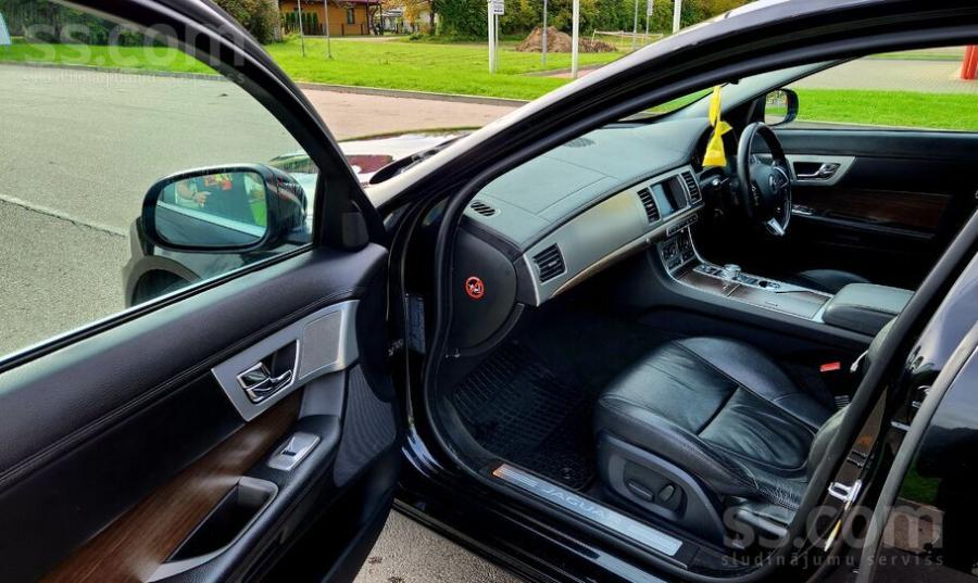 Black Jaguar XF 2015 in Jelgava, with an engine capacity of 2.20 L and mileage of 170 thousand km for 3800 €, photo 8 on AUTOMOTO.COM.LV