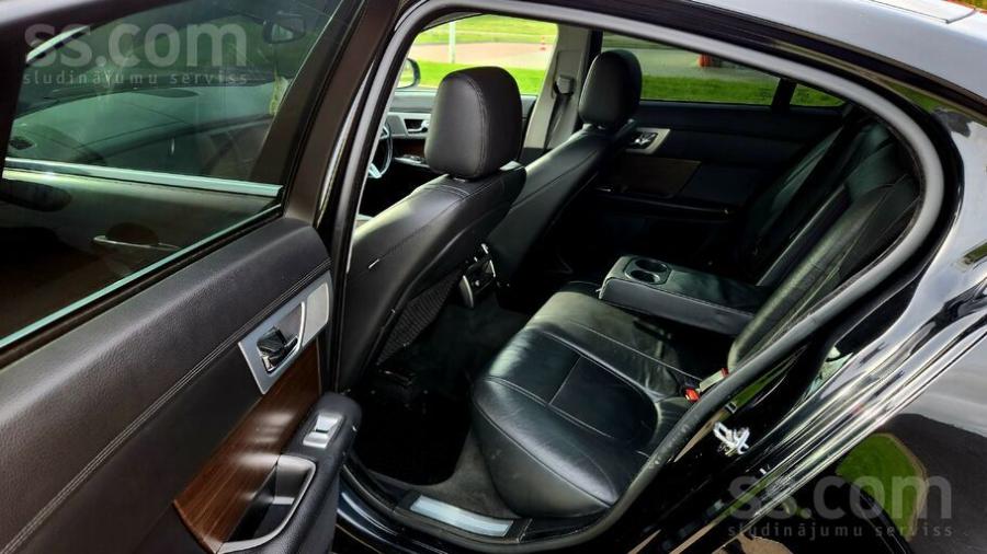 Black Jaguar XF 2015 in Jelgava, with an engine capacity of 2.20 L and mileage of 170 thousand km for 3800 €, photo 11 on AUTOMOTO.COM.LV